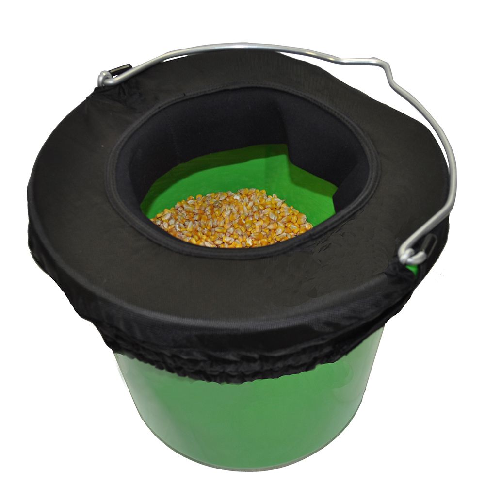Horse Spa Products Black Water-n-Hole Slosh Proof Rim 20 Quart